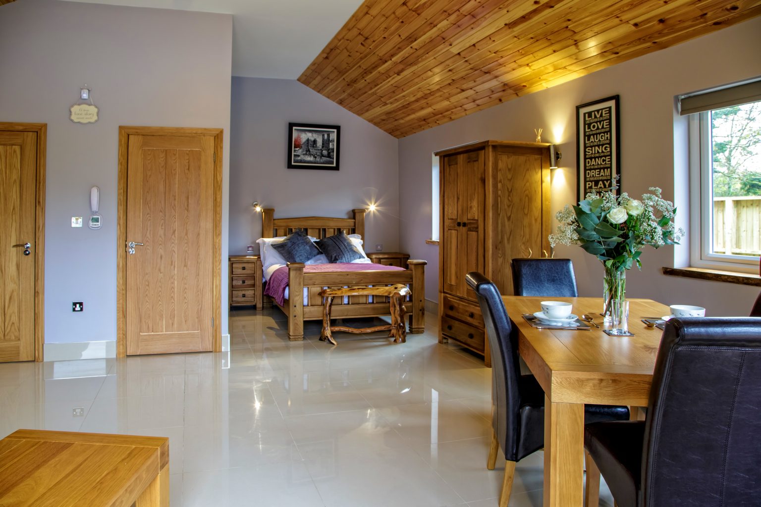 Executive Cabins - Canada Lodge and Lake